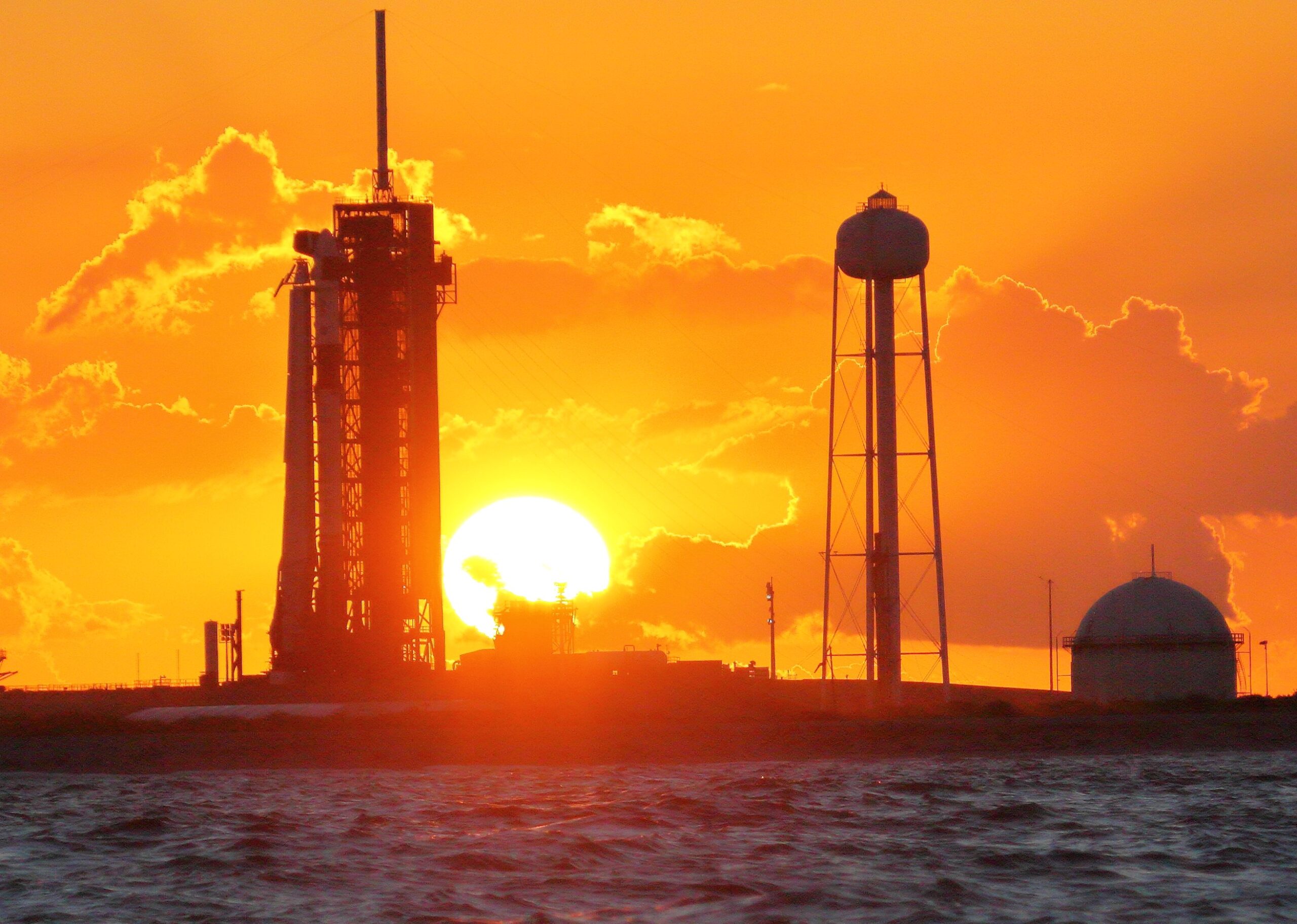 Crew3 Dragon op lanceerplatform 39A